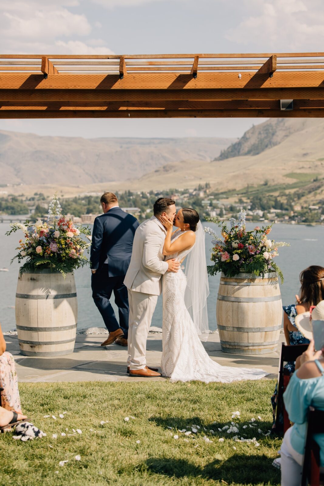 LaFave Lake Chelan Wedding - karisaanna.com